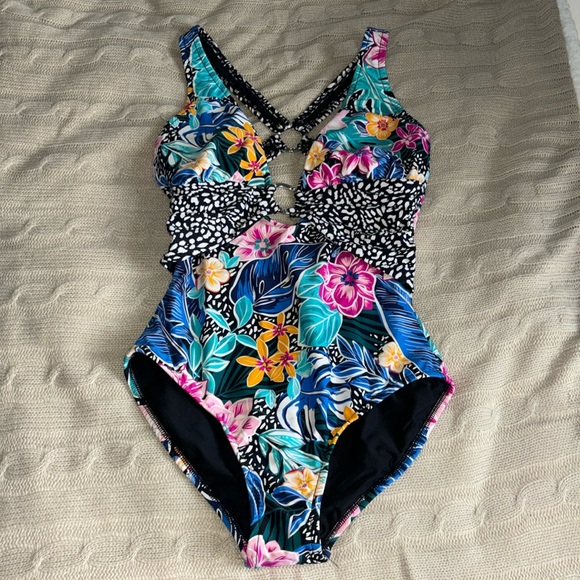 VENUS | Swim | Venus Floralprint Onepiece Bathing Suit Size 6 | Poshmark